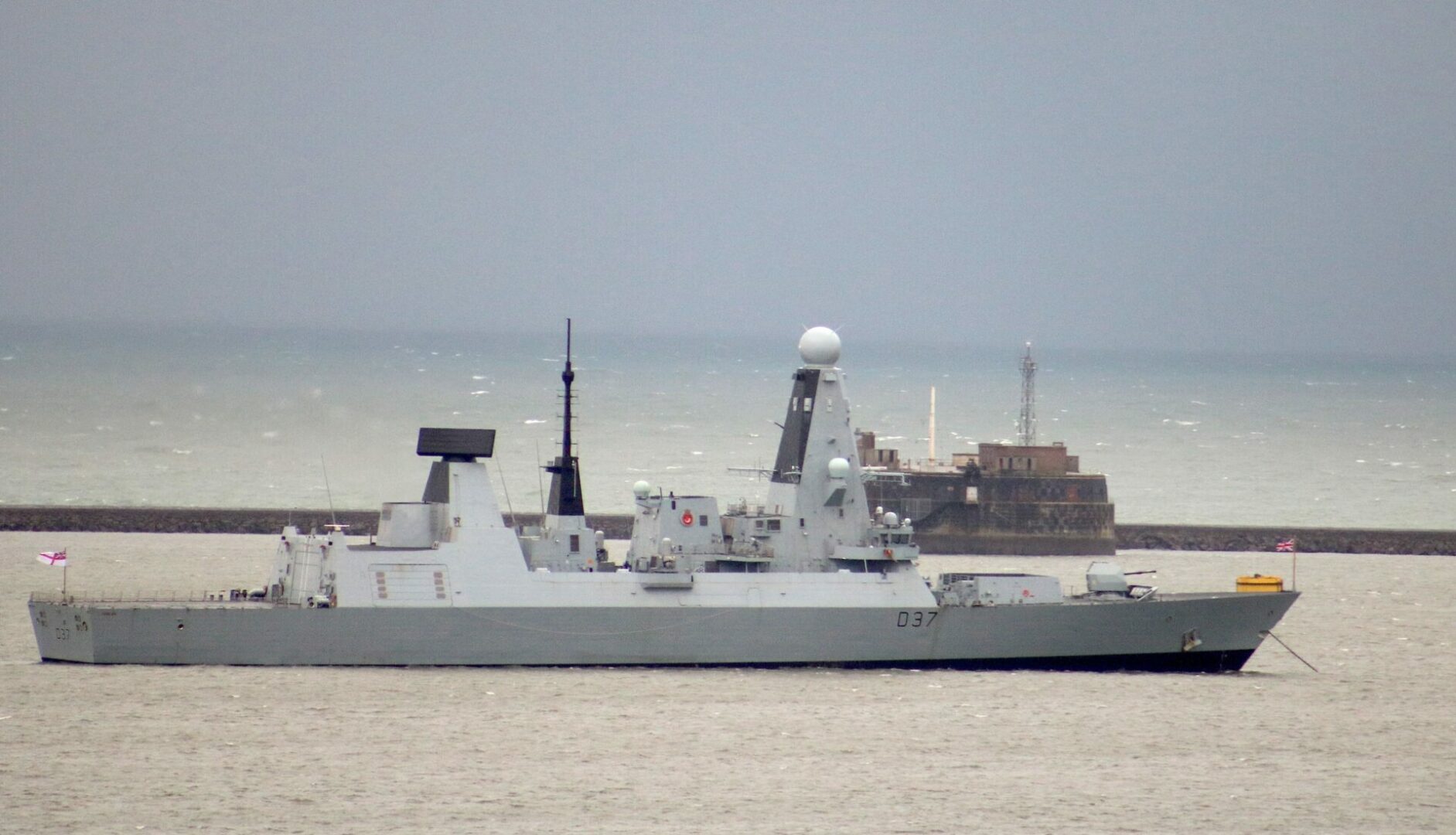 CUTTING-EDGE WARSHIP DUNCAN IN THE SOUND