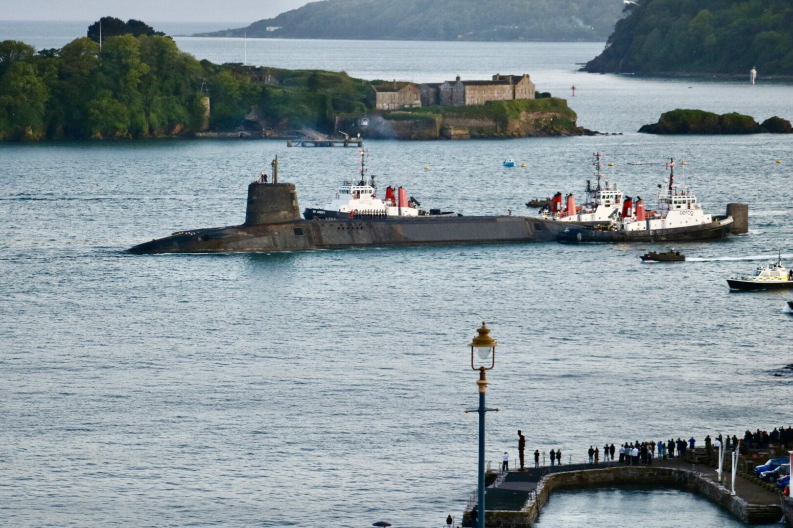 BRITISH SEA POWER ON SHOW IN THE SOUND