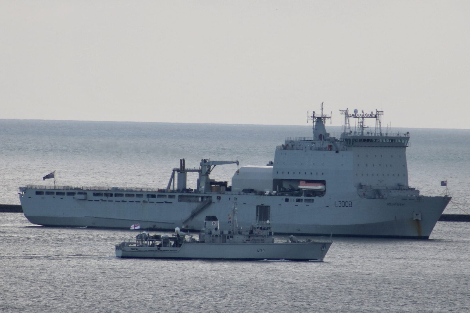 HMS HURWORTH CONDUCTING SURVEY WORK IN THE SOUND