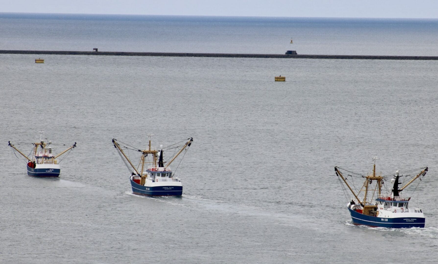 A SYNCHRONISED TRAWLER DISPLAY
