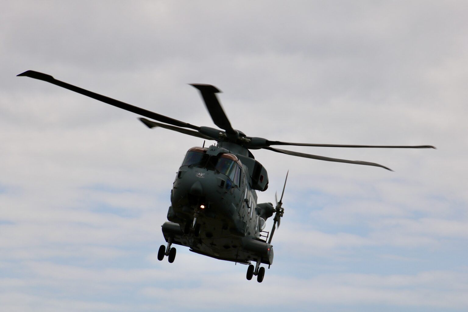 THE MUSCLE HELICOPTER ARRIVES